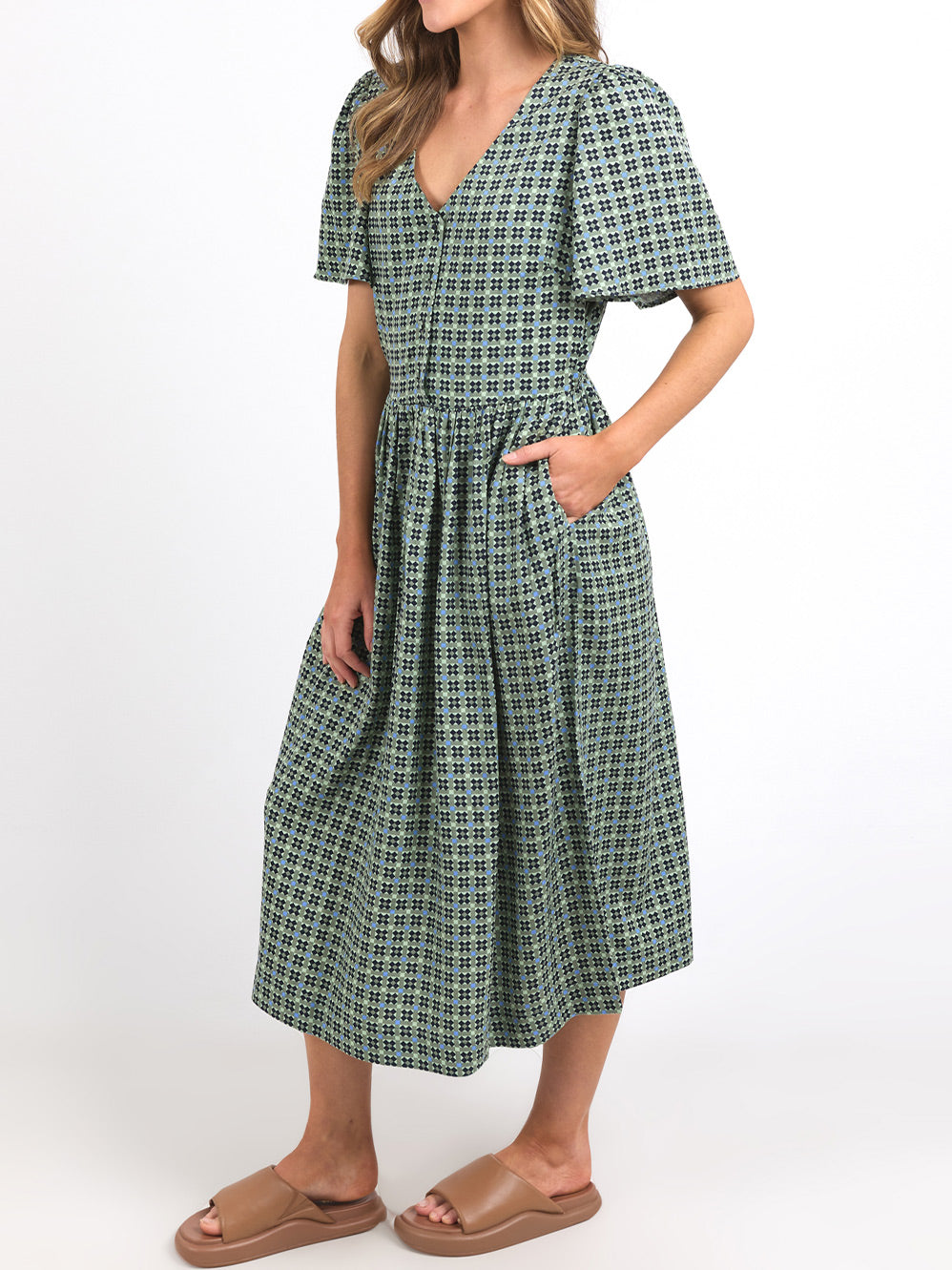 Elm | Shop Women's Dresses, Tops, Pants & Knitwear | ENNI